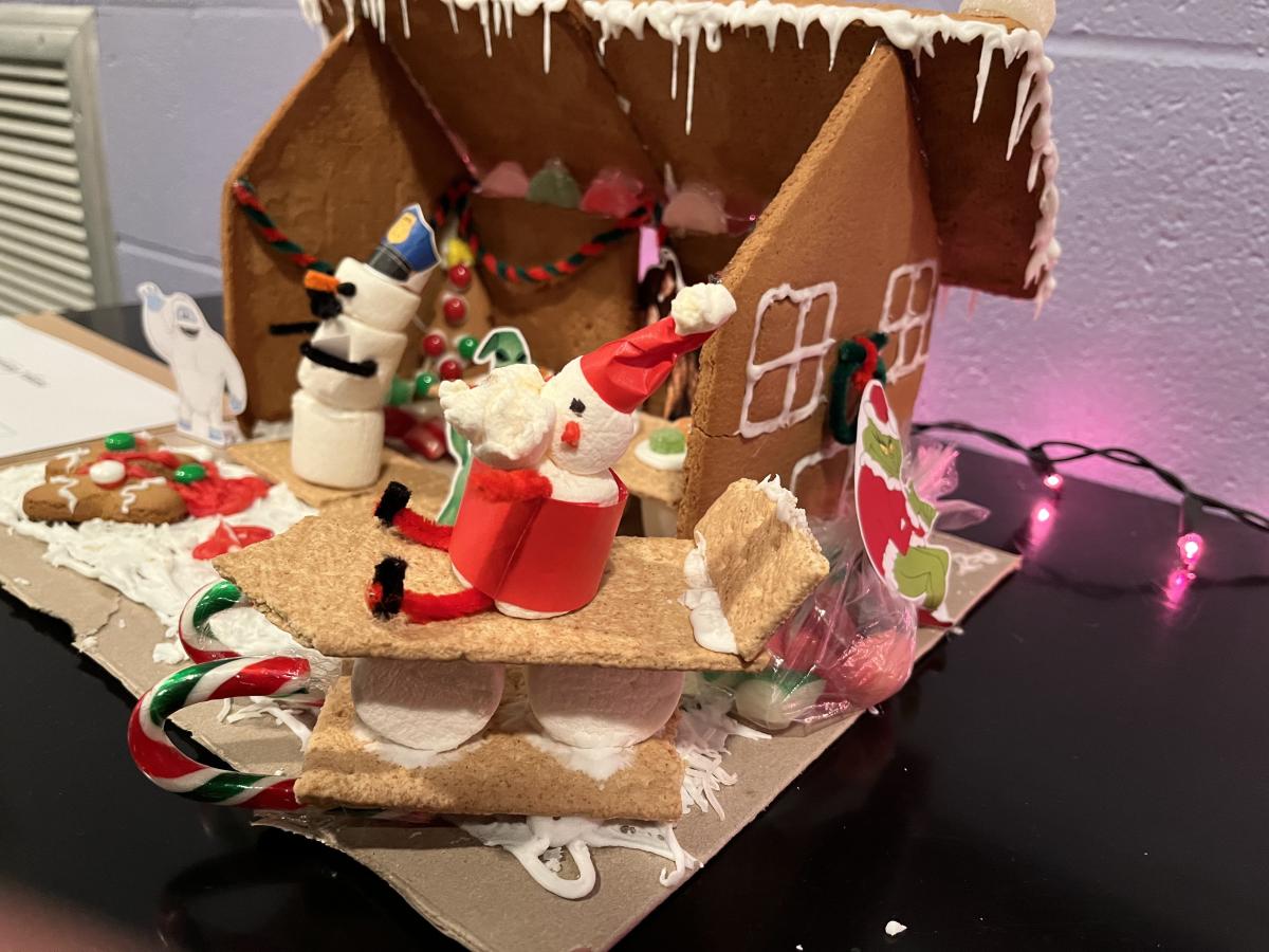 Gingerbread house contest – Moses Lab